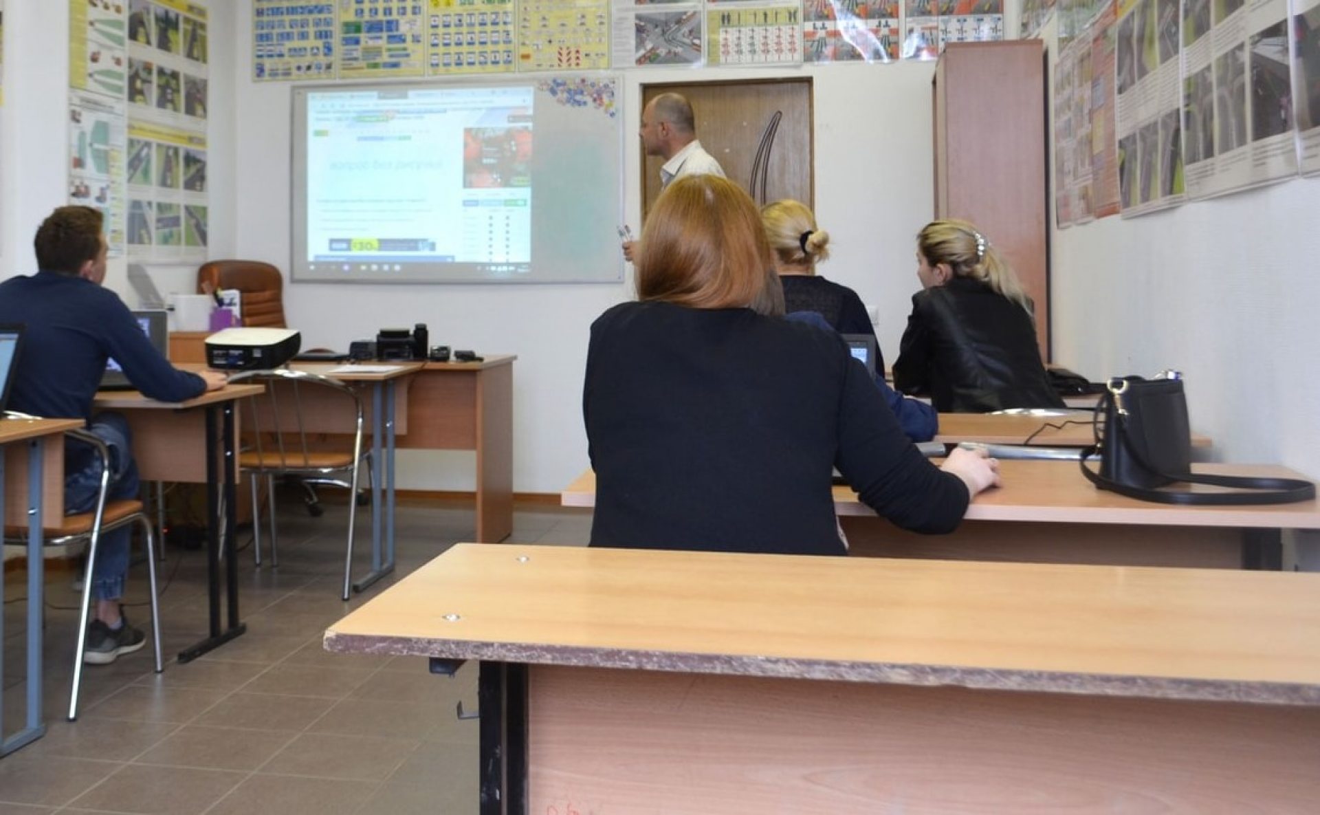 I diplomifici della scuola privata: docenti a 7,5 euro l'ora | SenzaFiltro